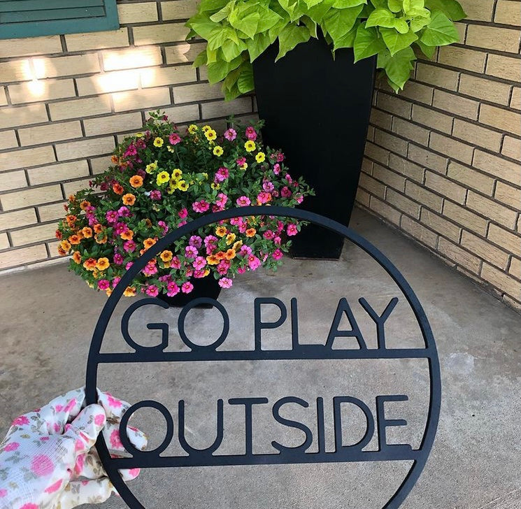 Go Play Outside | 12" Wood Round — The Handmade Sign Co.