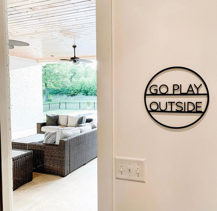 Go Play Outside | 12" Wood Round — The Handmade Sign Co.
